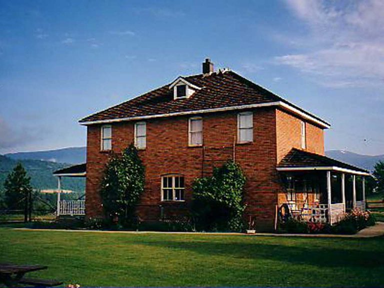 Doukhobor Discovery Centre - International Selkirk Loop